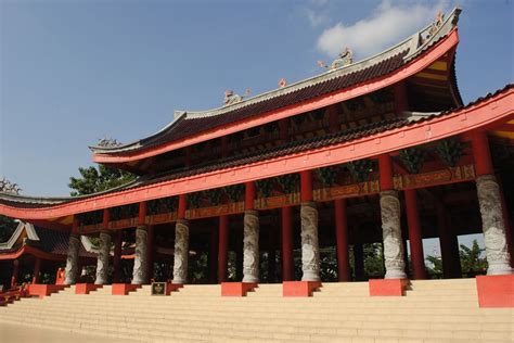 Melihat Kemegahan Vihara Sam Poo Kong
