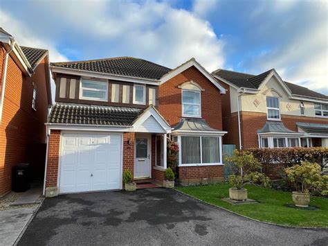 4 Bed Detached House For Sale In Bathurst Close Burnham On Sea Ta8 £