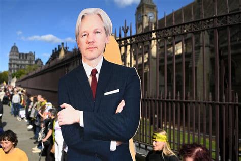 News Outlets Urge Us To Drop Charges Against Julian Assange The New