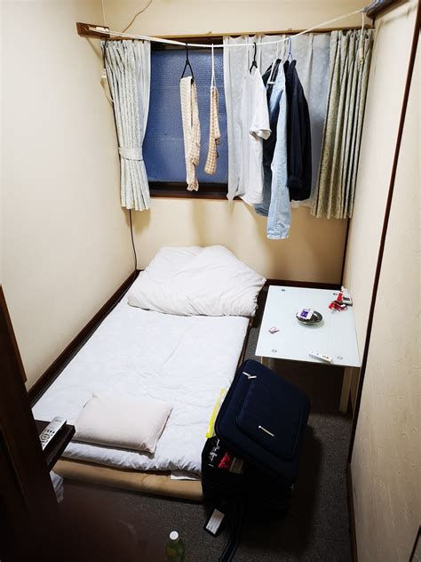 まじかよ・・・出張先のホテルよりも網走刑務所の独房の方が広い件・・・ 話題の画像プラス
