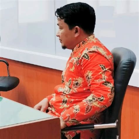 Yusrin Muhammad Nazief Yusrin Muhammad Nazief • Threads Say More