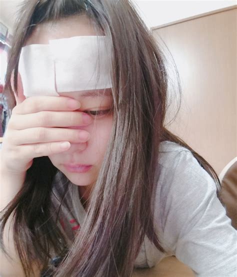あべみかこ🍜 On Twitter 熱が出てしまったのだけど、冷えピタがおうちになくて、部分冷やし用の冷えピタしかなくて、広いおでこを