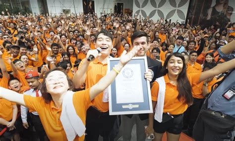 Video Uncle Roger Introduces Fiancée Sabrina In New Restaurant Video Hype Malaysia