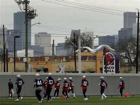 Patriots Falcons Practice For Super Bowl Li