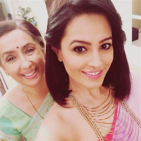 Anita Hassanandani In Collar Neck Blouse