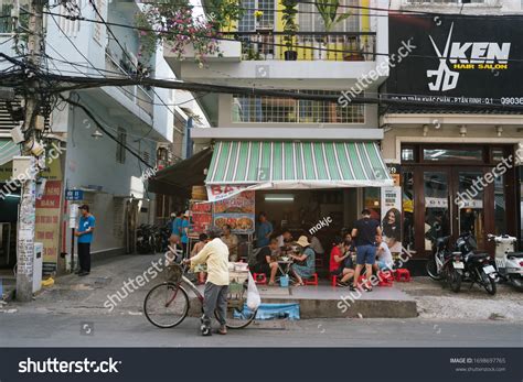 2 en la categoría Bánh canh ghẹ de imágenes fotos de stock e