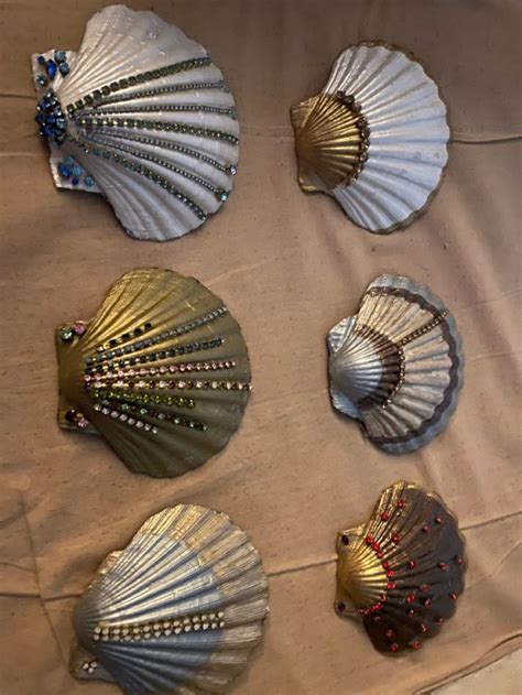 Bedazzled Clam Shells Seashell Crafts Oyster Shell Crafts Shell Crafts