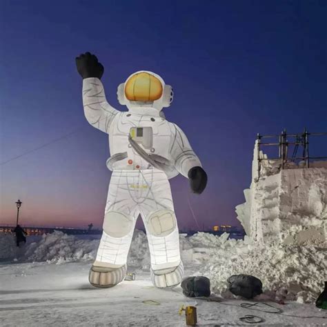 大滑梯雪上摩托气垫船公益冰场景阳广场冰雪欢乐景区开园了 开园 冰雪 景阳