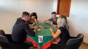 Noite De Jogos Casal De Amigos Acabou Virando Uma Troca De Casal Cuckold Hotwife Swing