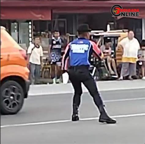 Traffic Enforcer Na Dancer Parang Nasa Dance Floor Lang Itong Isang