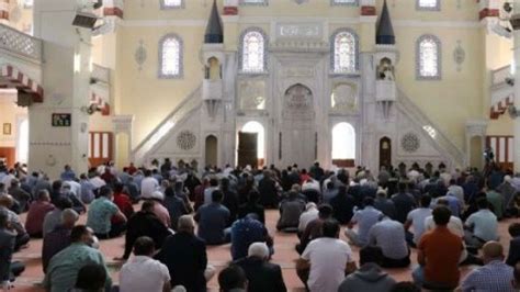 Gaziantep te yaşayan yüzbinlerce Müslüman Cuma Namazını kılmak için