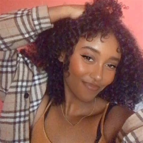 Maria Marixaaa On Threads