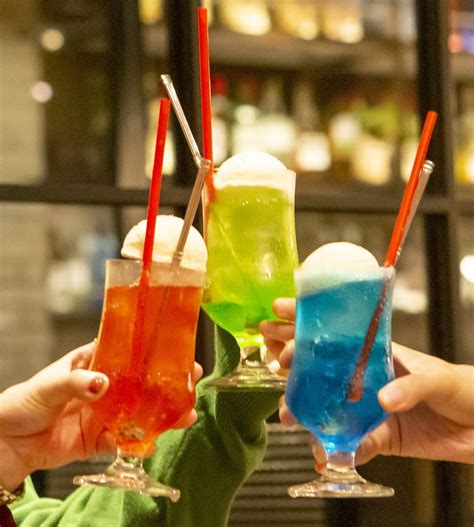 【プロント】このクリームソーダお酒なんです 可愛らしい見た目で人気 ノンアルもあります 新しい出会いや久【220402】 俺ノランキング