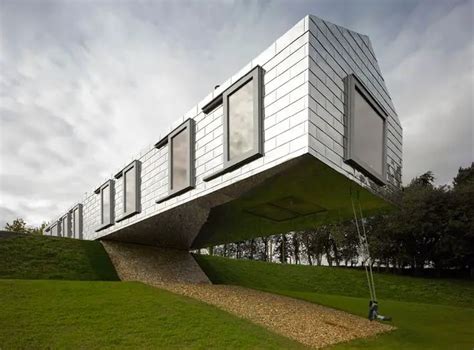 10 Gravity Defying Structures That Will Leave You Awestruck