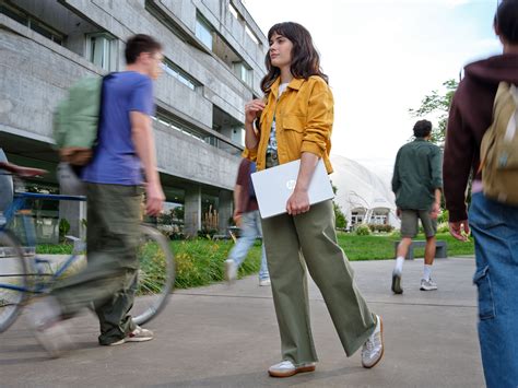 HP OmniBook 5 Series With Snapdragon Sets New Standard For Mainstream Laptops With The Latest