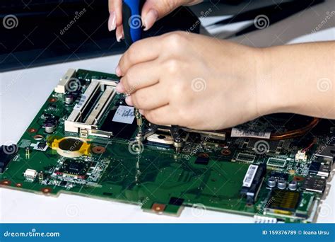 Woman Engineer Replace Cpu From Laptop Motherboard Stock Image Image Of Maintenance Broken