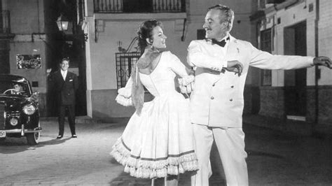 Carmen Sevilla Con Bata De Cola Pero Cristiana Y Decente