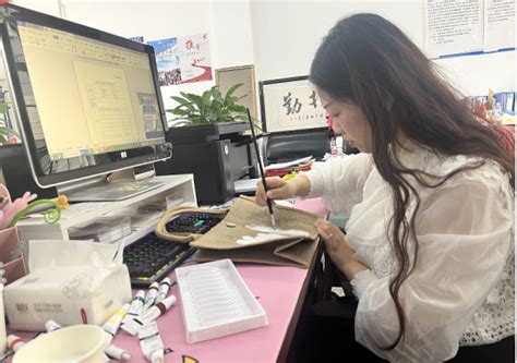 相约“三八”节 美好“袋”回家 手提袋手绘活动 兰州城市学院培黎机械工程学院