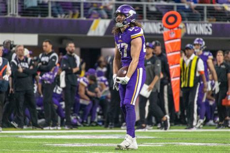 Prizepicks Nfl Dfs Prop Picks Monday Night Football Props For Wild