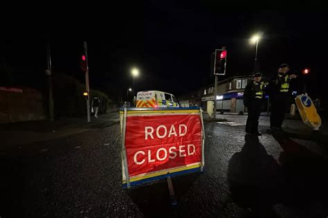 Edinburgh Police Hunt Thugs Who Injured Officer After Attacking Car