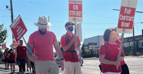 Kent Teachers Strike Continues No Classes Monday The Seattle Times