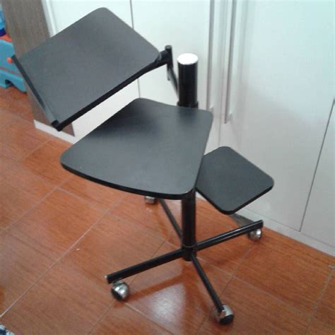 Vendo mesa articulada para notebook com rodinhas e variação de alturas em todos tampos 300 00