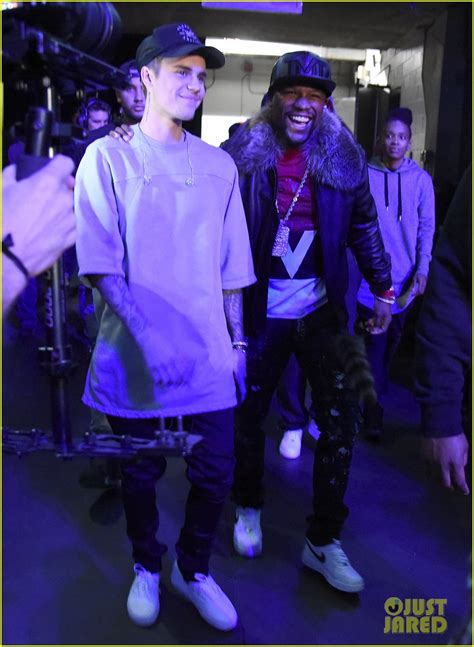 Justin Bieber Doesn T Think Mayweather Can Beat McGregor Photo