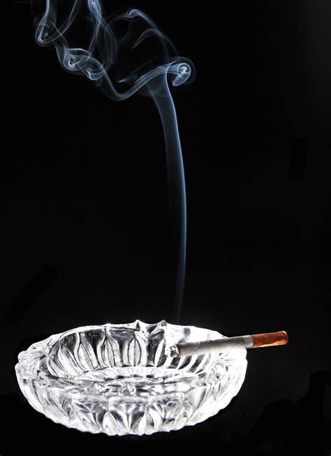 Gambar Cahaya Kaca Api Penerangan Rokok Lampu Tembakau Kurang Sehat Asbak Fatal