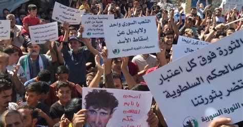 تظاهرة في ريف إدلب تضامنا مع حراك السويداء وطنية لا