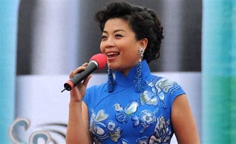 春晚歌唱家张也，56岁不婚无子女，和男闺蜜吕继宏的友情让人羡慕张行经历喵姨