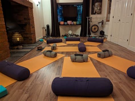 In Studio Naked EmpowerMENt Yoga For Men 1h15 Om Body Studio