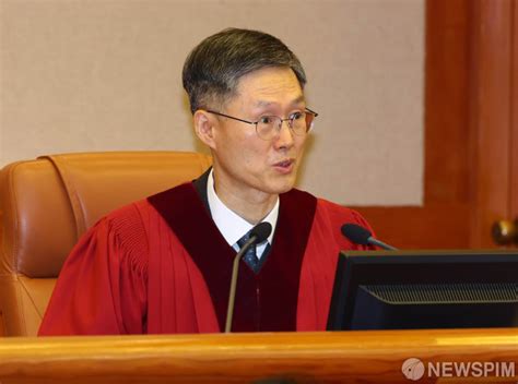발언하는 문형배 헌법재판소장 권한대행