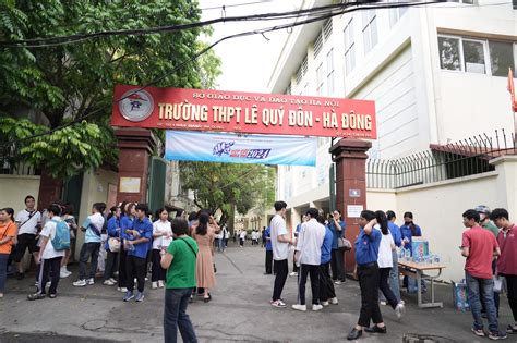 Hình ảnh thí sinh ở môn thi đầu tiên kỳ thi lớp 10 tại Hà Nội