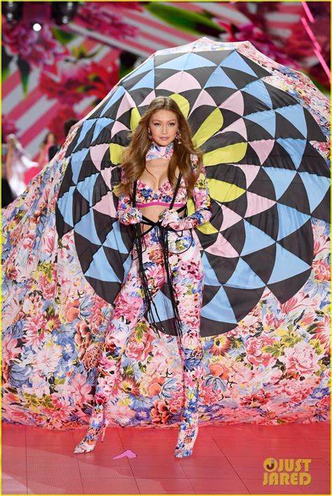 Gigi Hadid And Bella Hadid Are Stunning Sisters At Victorias Secret