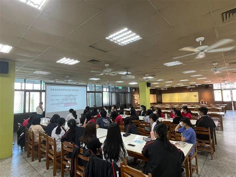 文華高中圖書館 「今天或許很痛，但痛才會成長。」0412文字力：讓別人聽你說。