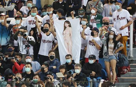 中職總冠軍賽開打 球迷持林襄布條盼干擾德保拉圖 中央通訊社 Line Today