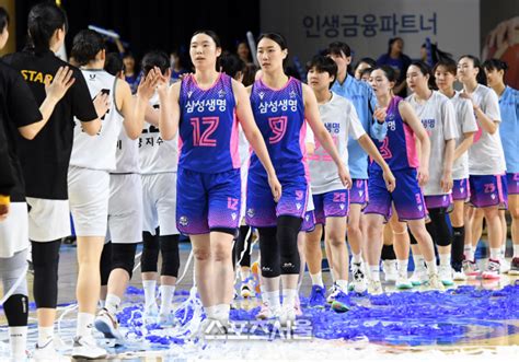 포토 삼성생명 Kb스타즈 잡고 2위 자리 굳히기