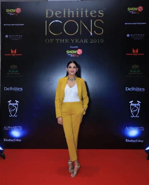 Sapna Choudharys Top 5 Unique And Classy Outfits See Here Iwmbuzz