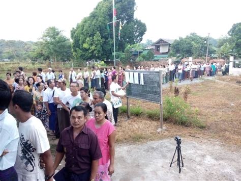 သံဖြူဇရပ်မြို့ပေါ်ရှိရပ်ကွက်အသီးတွင် နံနက်အချိန်မှာပင်မဲပေးသူများပြားနေ နိုင်ငံတကာမြန်မာ့သတင်း