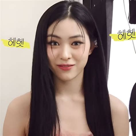 Hair Flip Itzy Simple Heart Tattoos