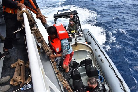 Bakamla RI Evakuasi Korban Kecelakaan 2 Kapal Di Laut Timor Jurnal