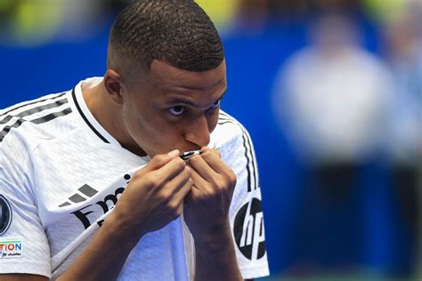 Mbappé Desata La Locura En Su Presentación Besos Al Escudo Y Un ¡hala Madrid