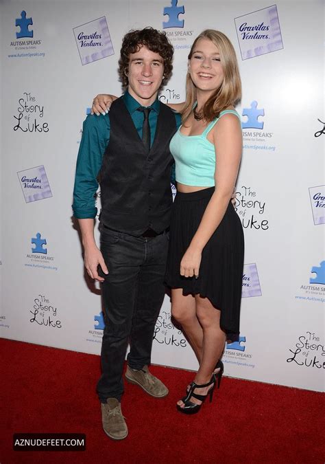 Mackenzie Munro Feet Aznudefeet