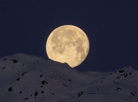 Christmas Cold Full Moon Tonight How To See The Festive Lunar Event