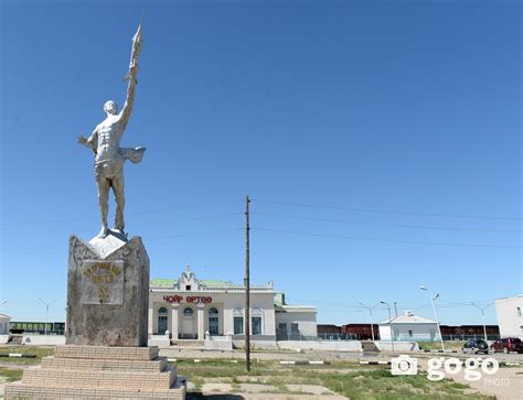 Хуучныг халж шинийг байгуулж буй Чойр хот