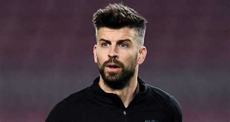 Gerard Pique Goes Instagram Official With Girlfriend Clara Chia Marti