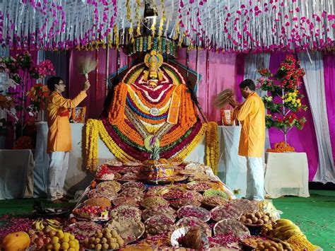 Bharatpur में खाटू श्याम बाबा के कीर्तन का हुआ आयोजन कलकत्ता के फूलों