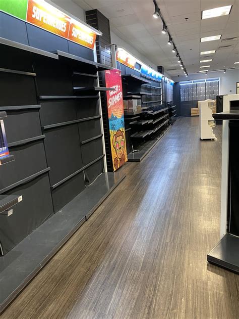 My Local Thinkgeek It S Closing Its Doors And Now I M Sad This Is Were