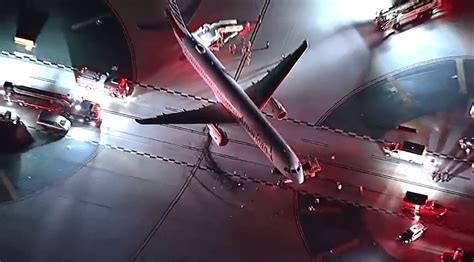 接駁巴士與拖行客機碰撞 洛杉磯機場5人受傷 星島日報