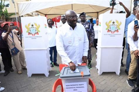 Bawumia Votes At Npp Headquarters Confident Of Victory Prime News Ghana